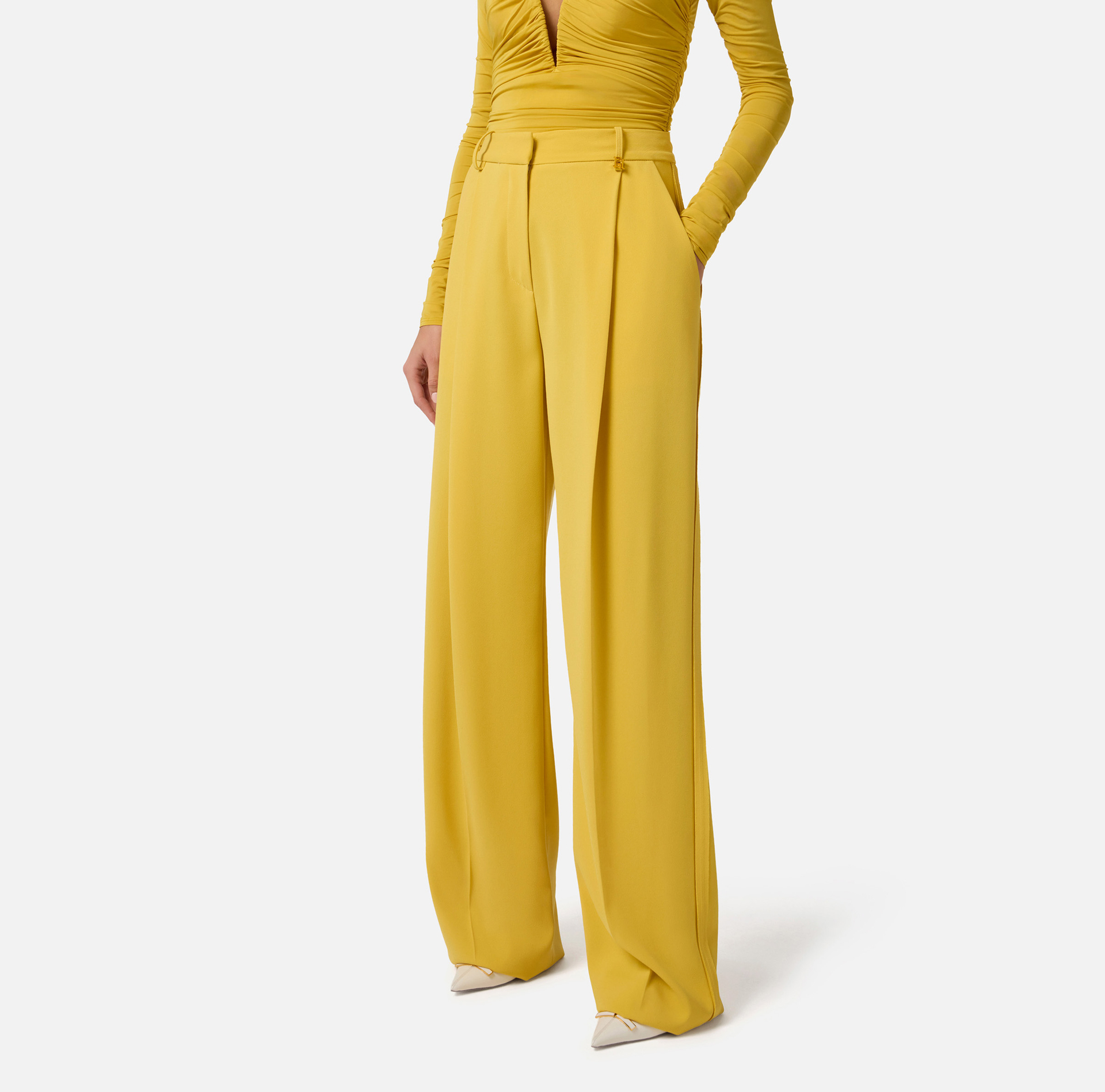 Pantaloni in crêpe leggero con logo charm | Elisabetta Franchi